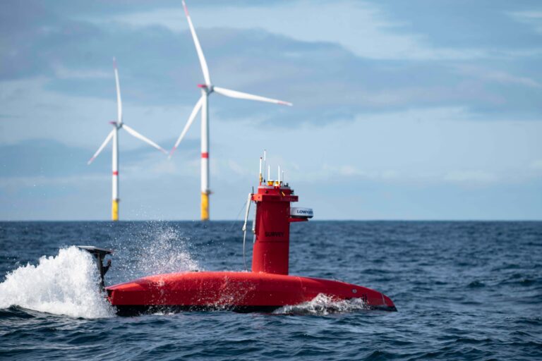 DriX(ドリックス) 先進的な水上ドローンの紹介 - 株式会社オーシャンウィングスWEBサイト